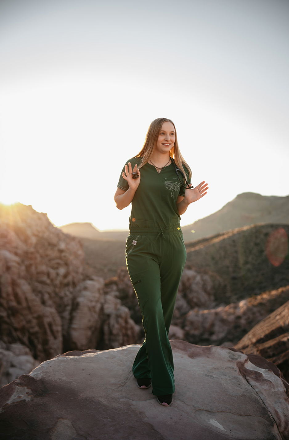 Hunter Green Boot-Stitch Top – Spurrin’ Scrubs